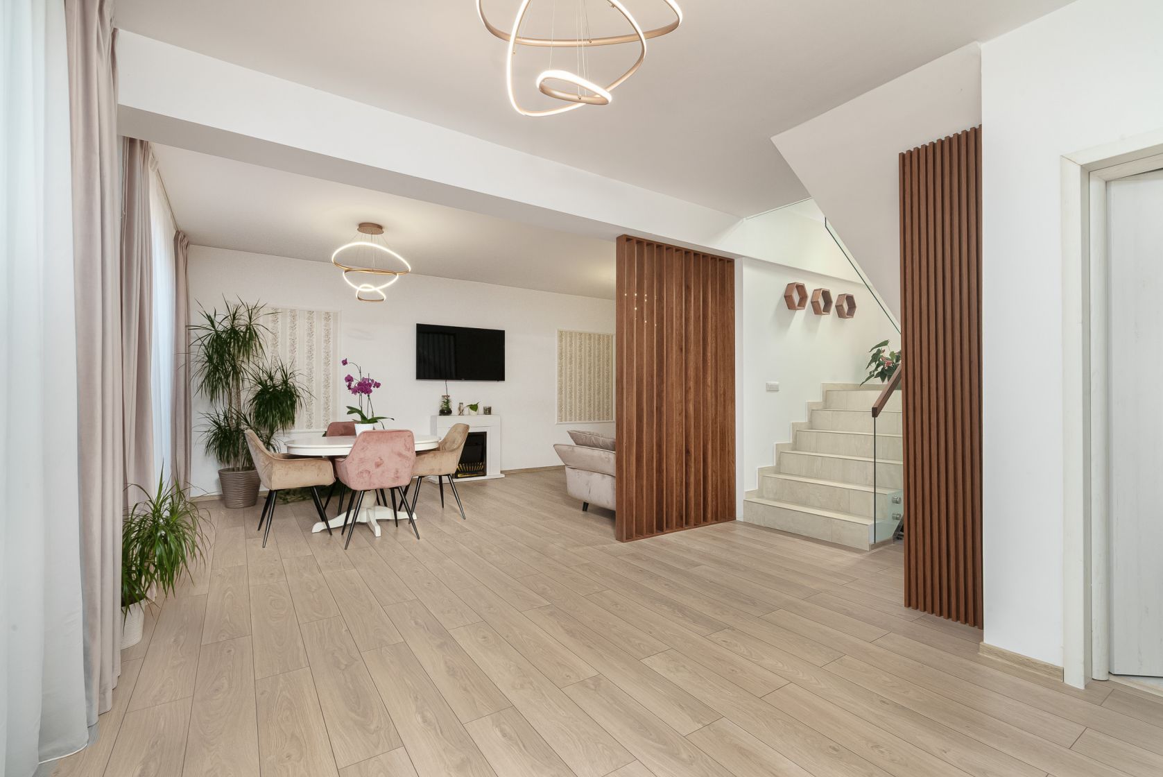 ACASA e acolo unde e iubire - Daniel Dobre