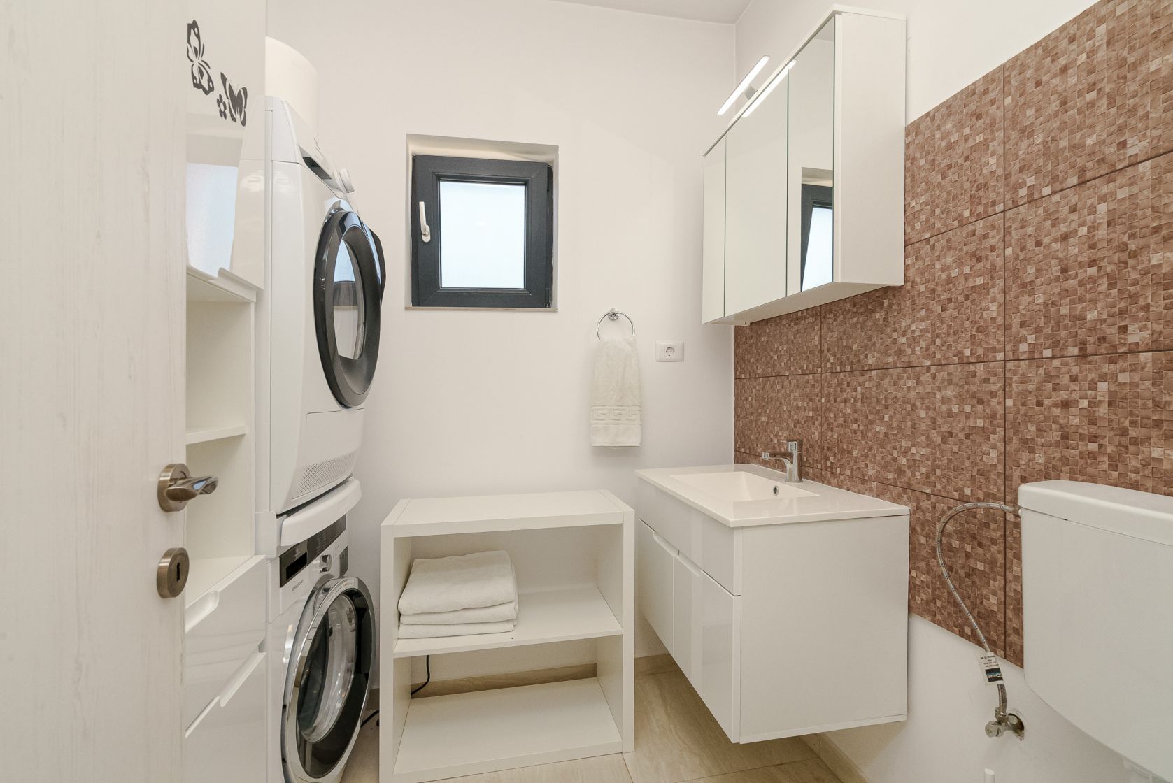 ACASA e acolo unde e iubire - Daniel Dobre